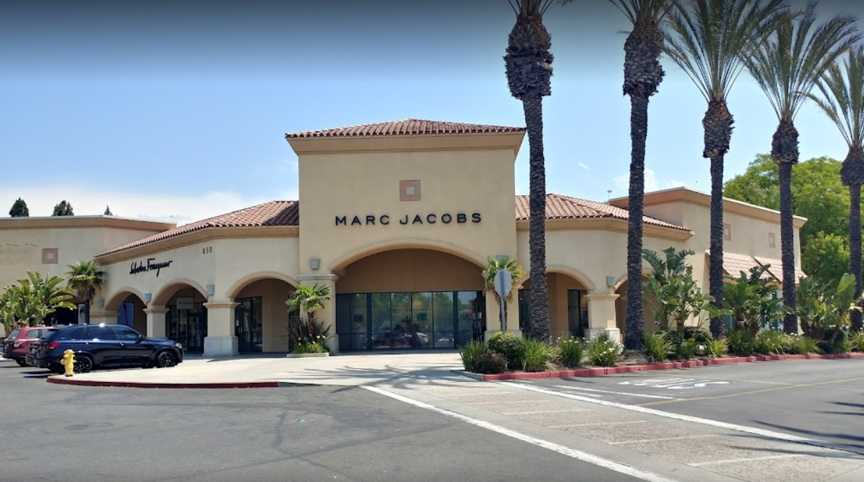 Marc Jacobs Outlet vs. Retail:Differences, Quality & Price 2025 - Extrabux